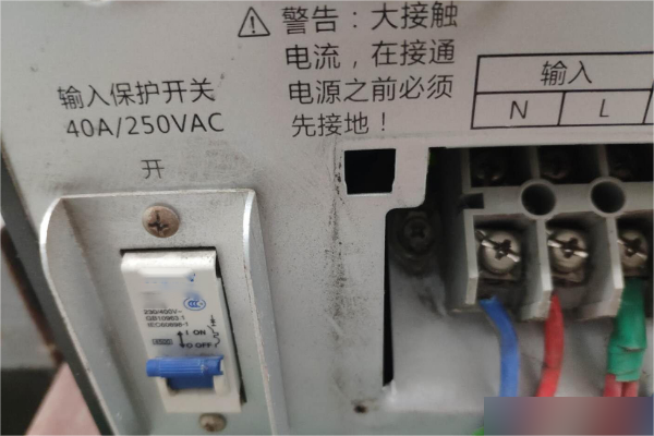 News - How to connect the UPS battery？